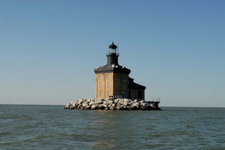 15 Best Ohio Lighthouses (to Check Out This Year!)